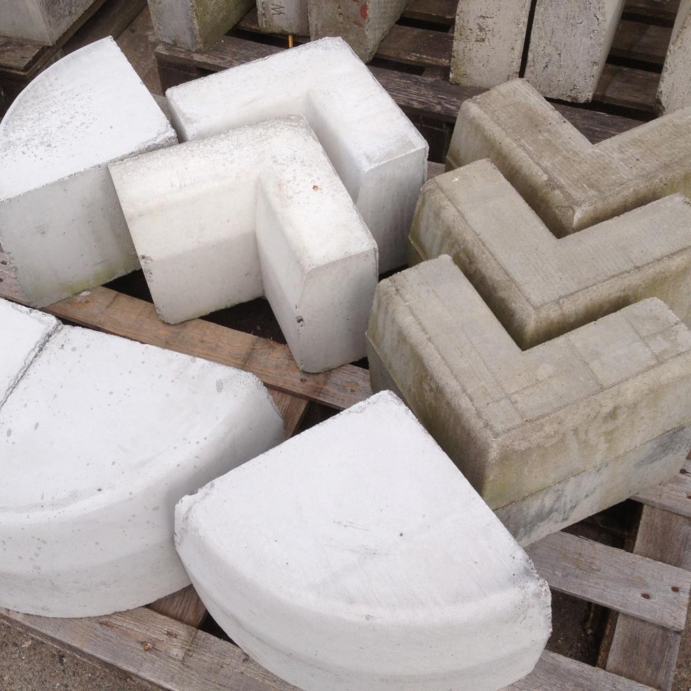 Angle Kerb Half Battered 125 x 255mm Internal