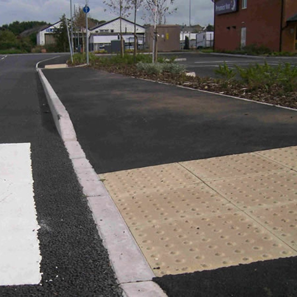 Dropper Kerb External Radius 3m Right Hand 125 x 255/150mm HB2-BN3