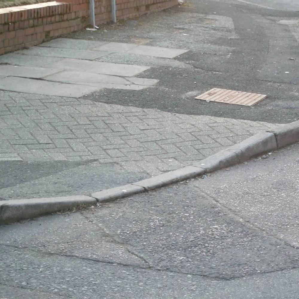 Dropper Kerb Right Hand 125 x 255/150mm